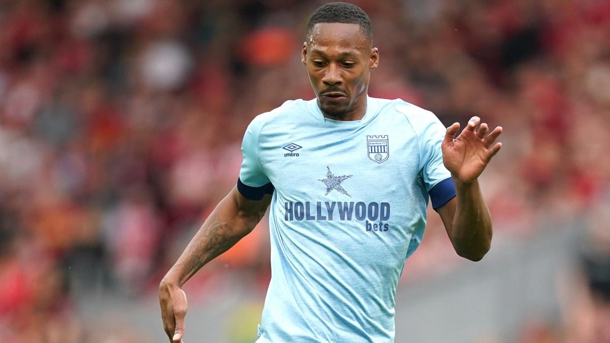 Brentford verlängert mit Pinnock