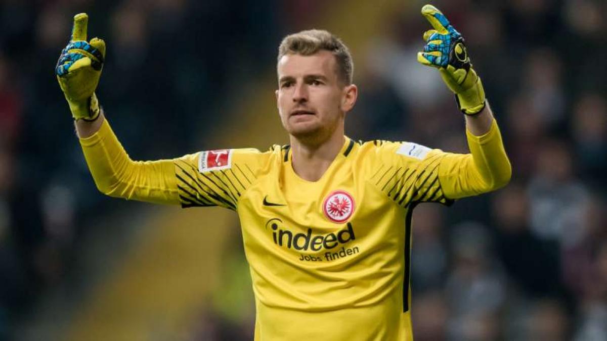 Wechsel durch: Hradecky nach Leverkusen